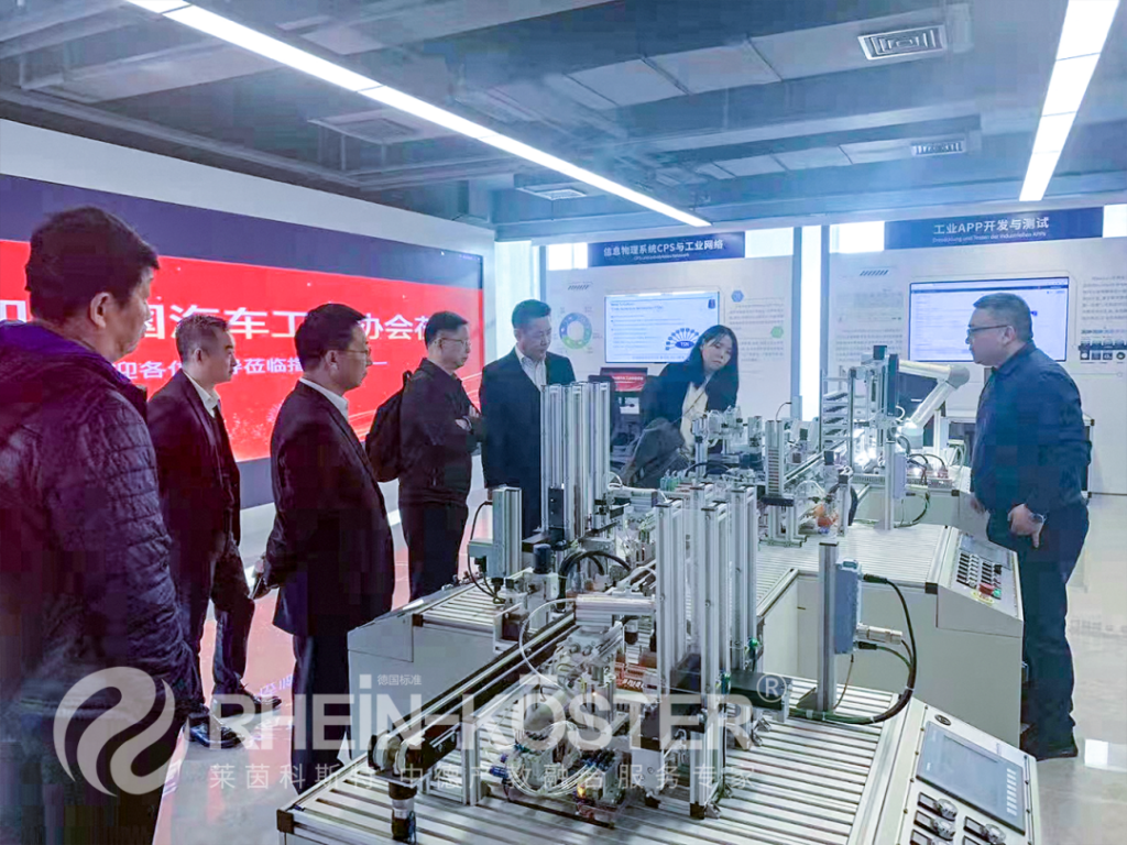 Fu Bingfeng, the executive vice president and secretary general of ...