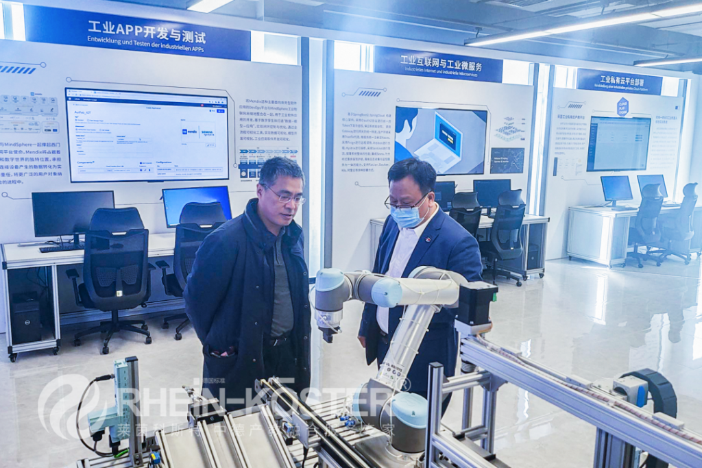 Jiang Guangzhi, the deputy director of Beijing Municipal Bureau of ...